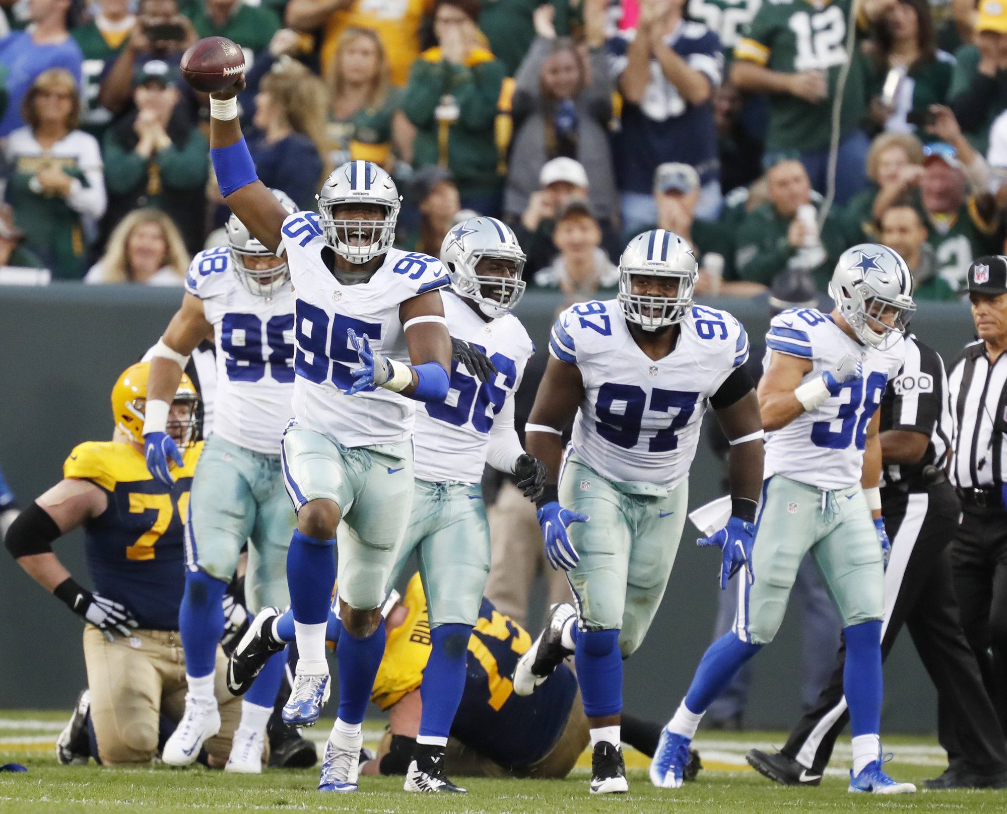 Defensive End David Irving Named NFC Defensive Player of the Week ...